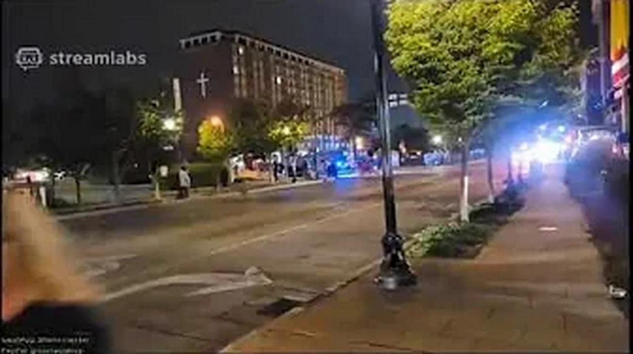 Live Louisville KY Police Move In On Protesters Shoot At Police