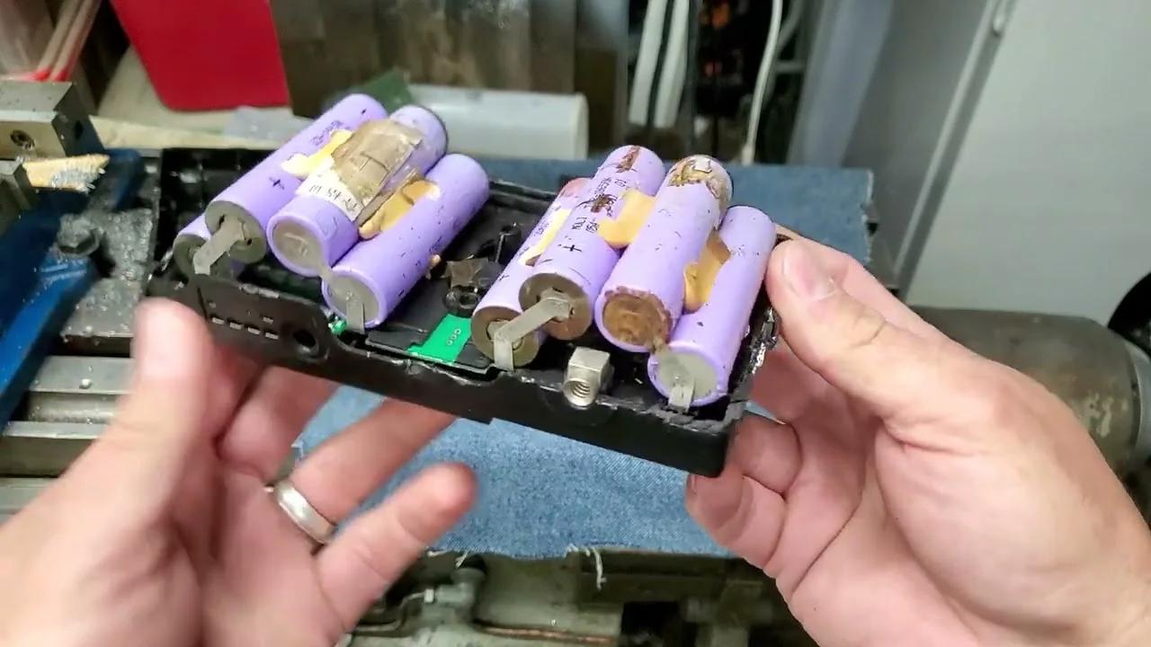 A Peek Inside a V Mount Battery