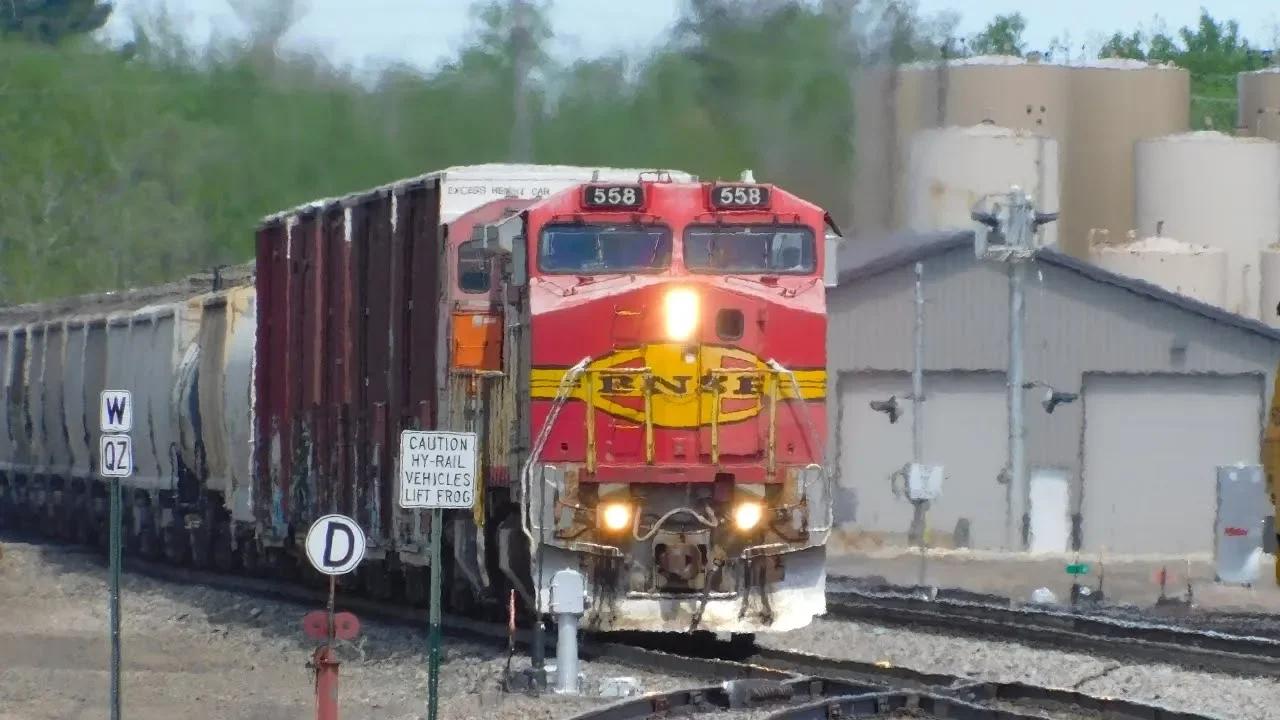 BNSF Eastbound Manifest and Intermodal on Staples Sub