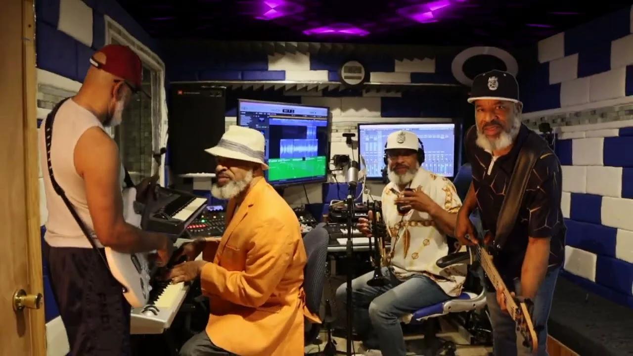 🎵🎸 Mike Cross Wows by Playing ALL Instruments! | Funky Lead Masterclass 🔥🎷