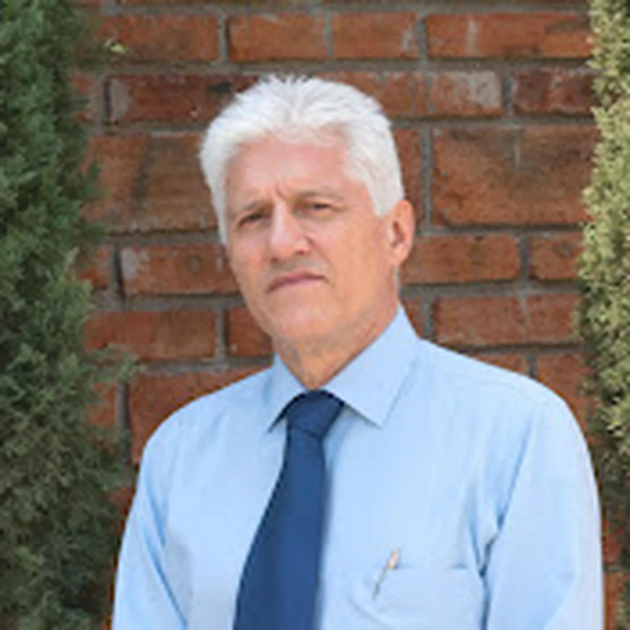 Dr. Alejandro Macias