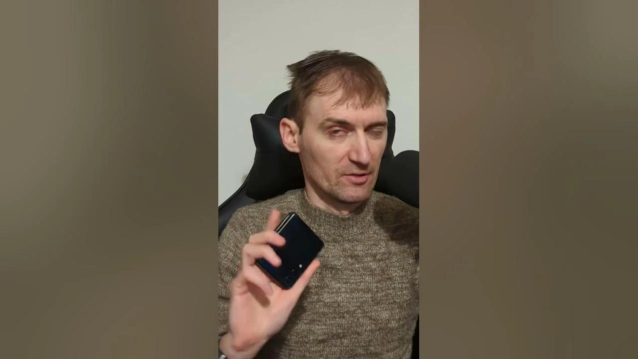 This Flip Phone cost $200 #smartphone #tech #review #technology #cheap