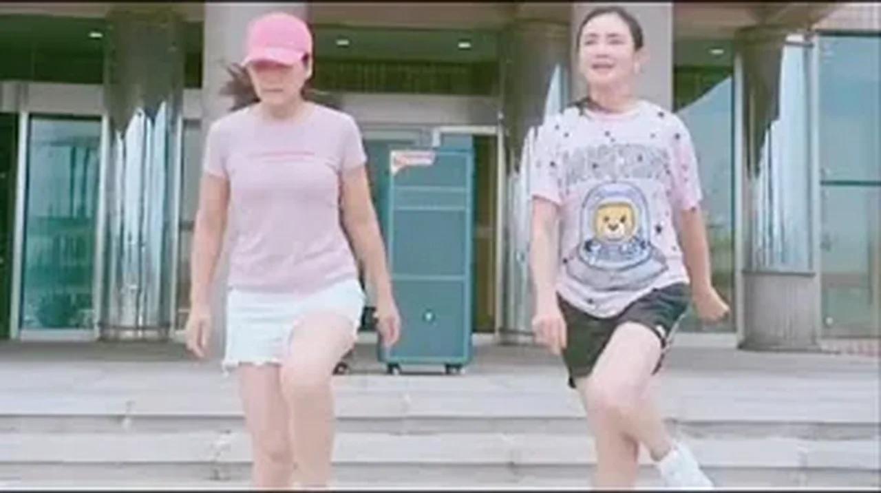 The trip to North Town was very worthwhile. Dan Dan and the dancers danced the classic 88-step dance