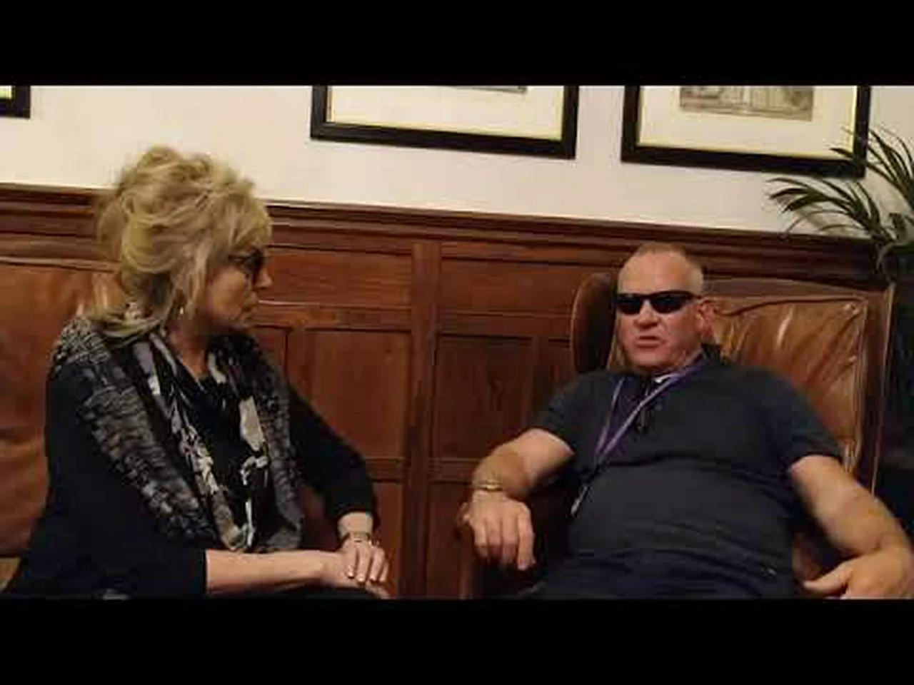 Deborah Tavares Meets Mark Steele 5G