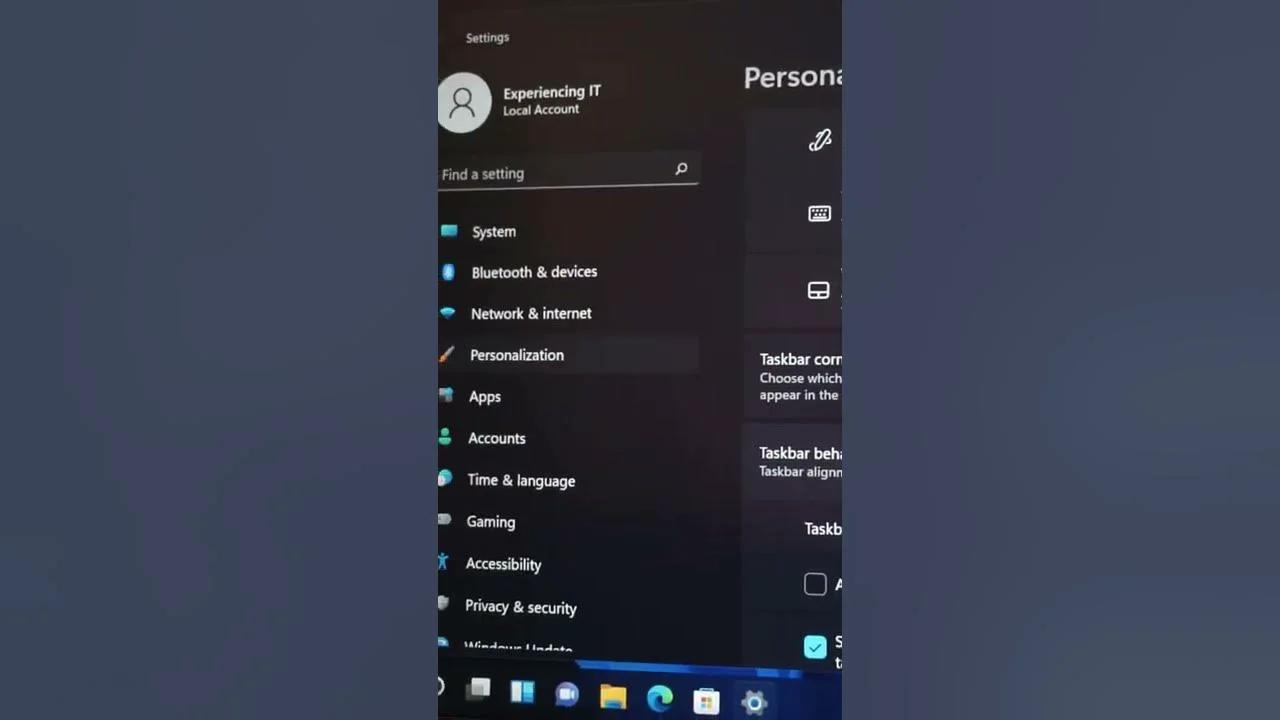 How to realign the taskbar on Windows 11