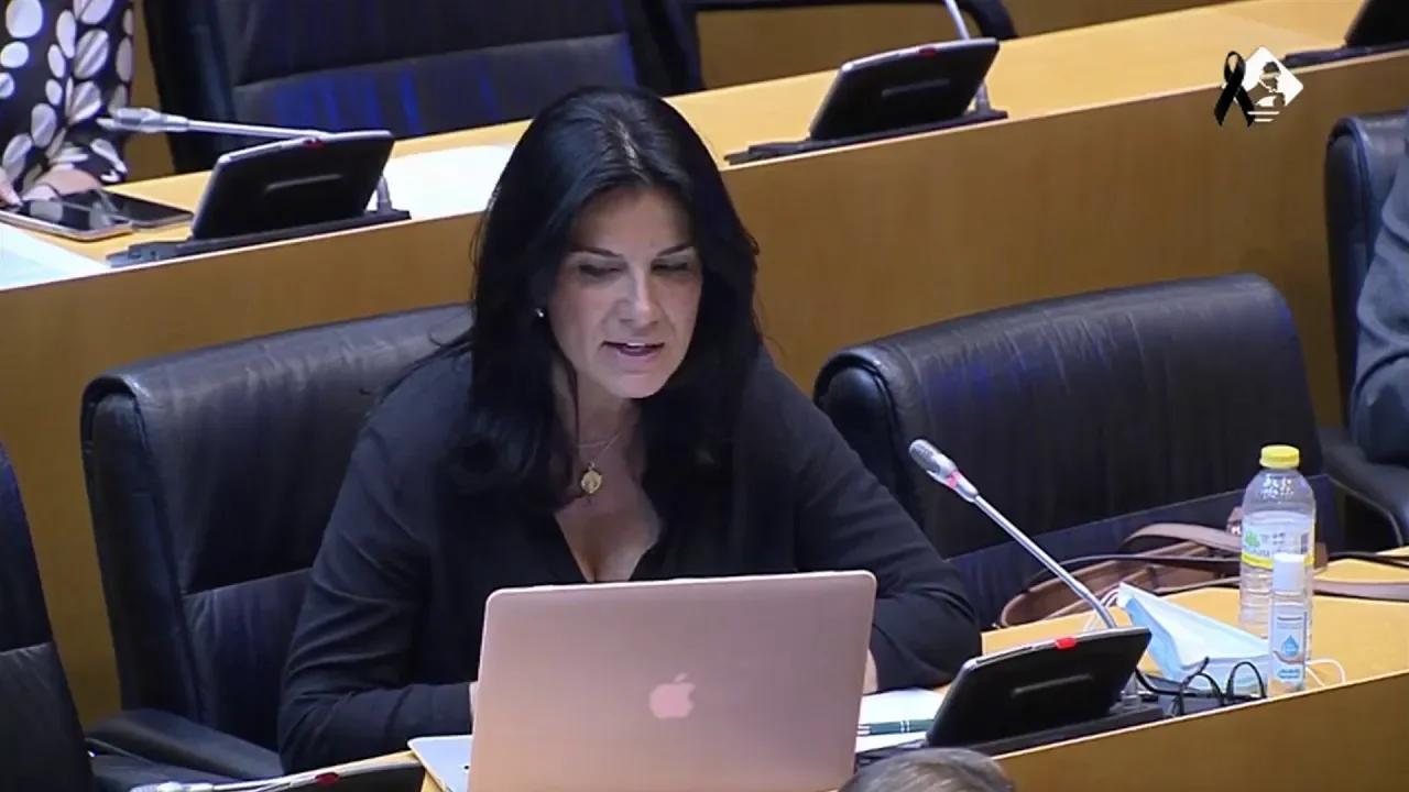 🏛 María Ruíz Solás (VOX) vuelve a preguntar a Pablo Iglesias sobre las ...