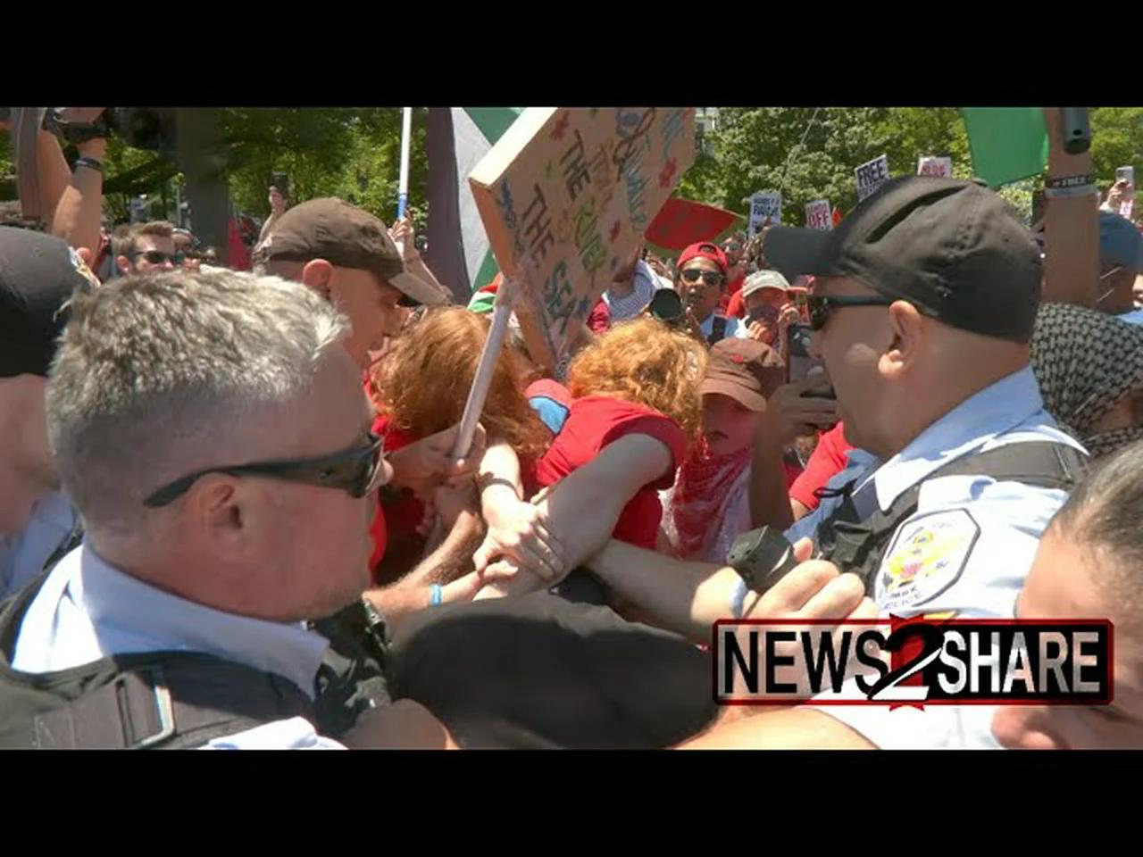 Police mace Pro-Palestine protesters outside White House as they ...