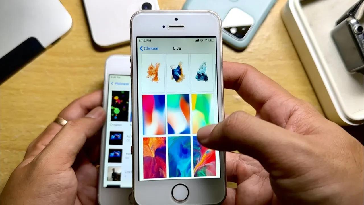 iOS 14 vs iOS 13 on iPhone SE!