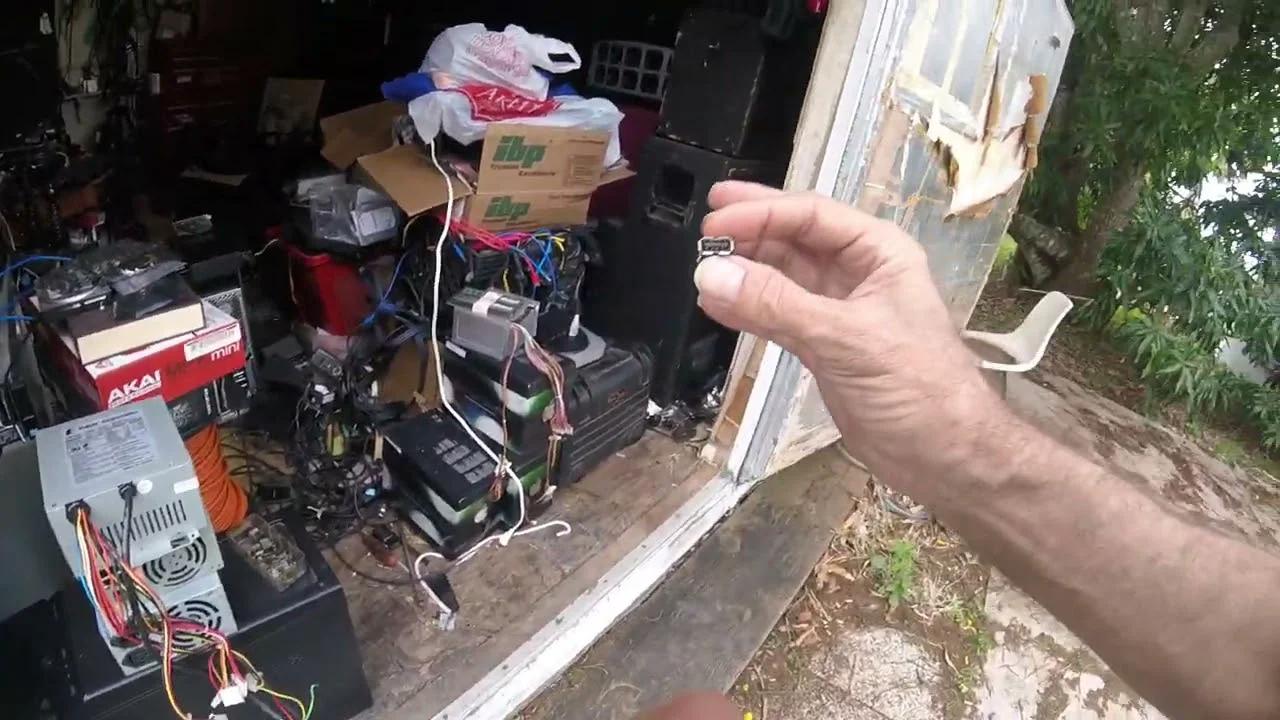 Poor Mans Multi Device USB charger from repurposed items
