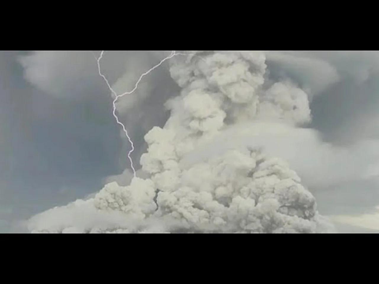 Volcano eruption Tonga Ash & Tsunami update Aftermath property ...