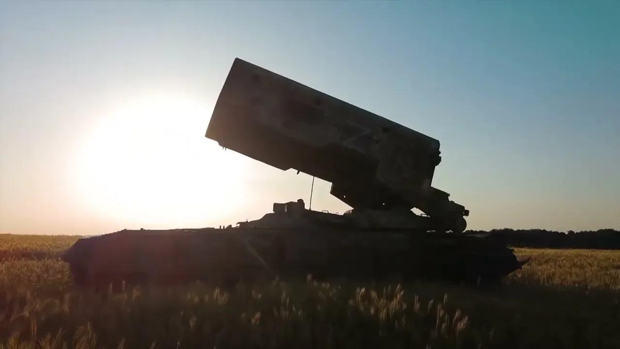 Russian TOS-1A MLRS attack on Ukrainian Uragan MLRS in Donbass ...