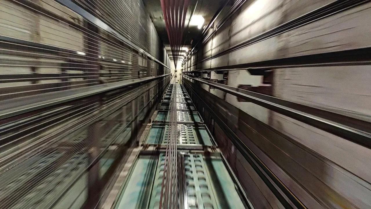 Urbex Paris | Lift Surfing Olympiades 2/3