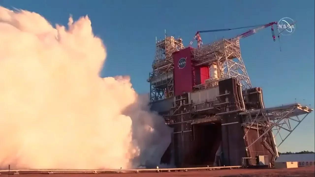 Hot fire engine test of NASA's Artemis Moon rocket SLS (Space Launch ...