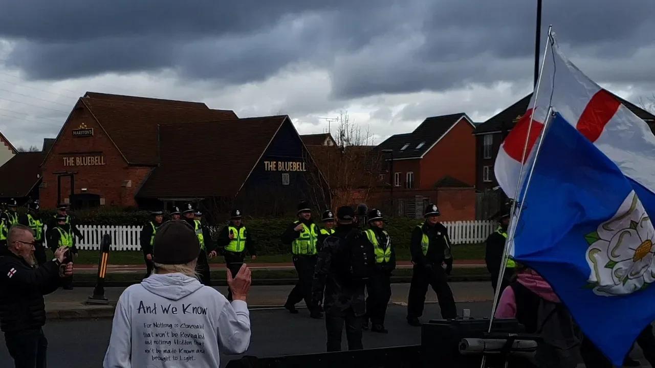 Police attempt a Section 14. 👮 🤣 Peaceful protest. Holiday Inn, Manvers ...
