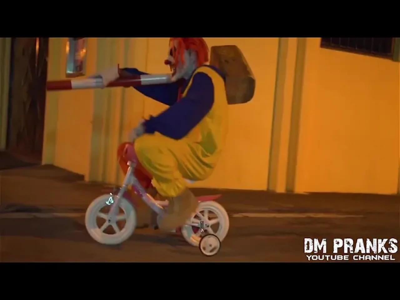 DM pranks: killer clown 7
