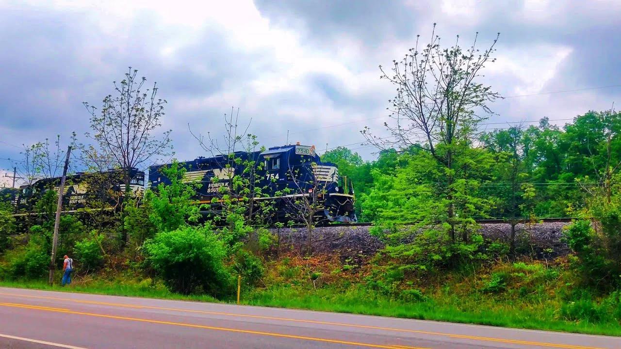 NS #754 & #3011 on the Everett RailRoad Team Track in Hollidaysburg Pennsylvania in 4K