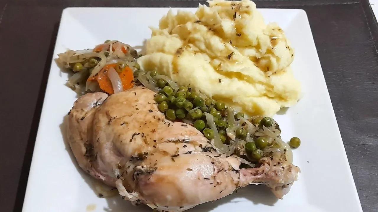 CÓMO HACER LA RECETA MÁS SENCILLA DE POLLO ARVEJADO CON PURÉ