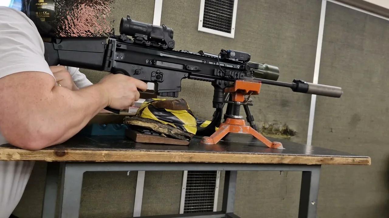 FN SCAR 16 / FN SCAR L suppressed