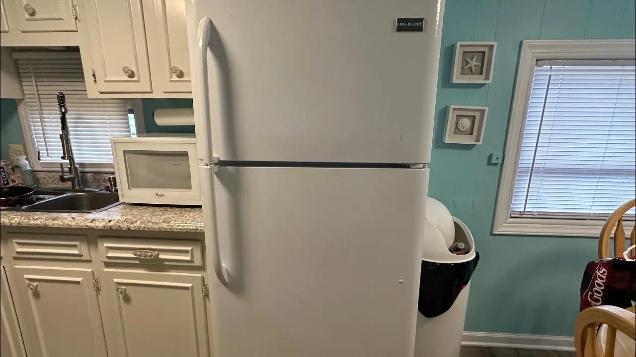 Frigidaire FFTR1814QW9B Refrigerator