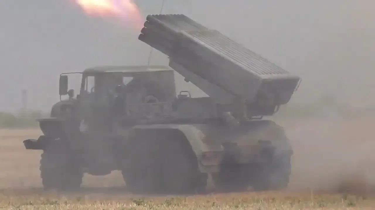 Russian Grad battery attacking Ukrainian defenses near Maryinka