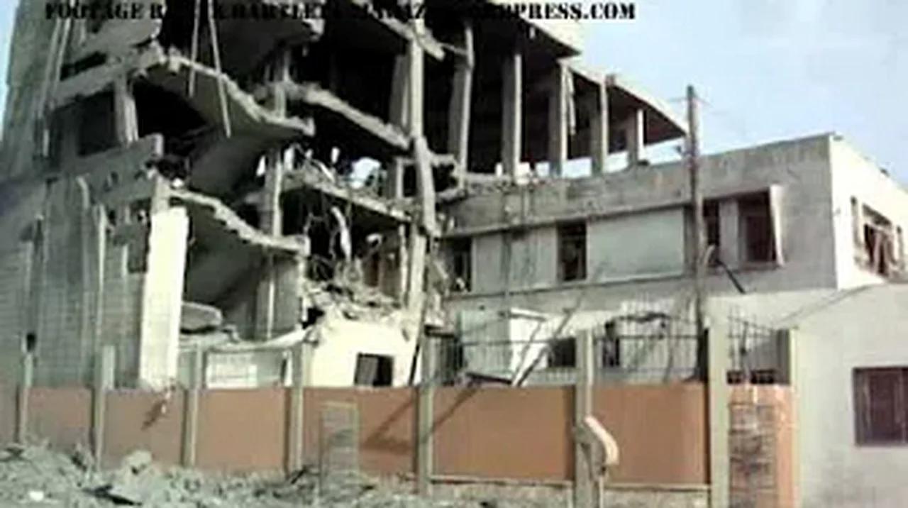 Walking past ruins of buildings in Gaza, Jan 8 2009