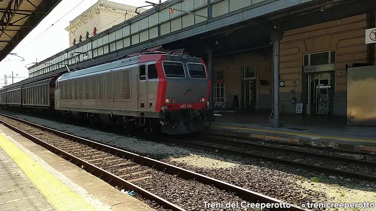 Treno Merci con Tigre E652.136 MIR in transito con fermata a Livorno Centrale (25/08/2023)