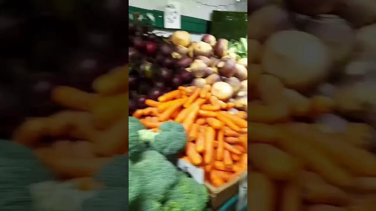 Chris Thomas and Sons fruit and veg Carmarthen. Bin the big supermarkets