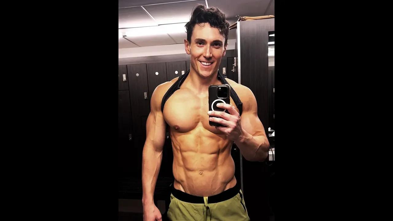 Fitness Model Muscle Pump Posing Body Update Alec Varcas Styrke Studio