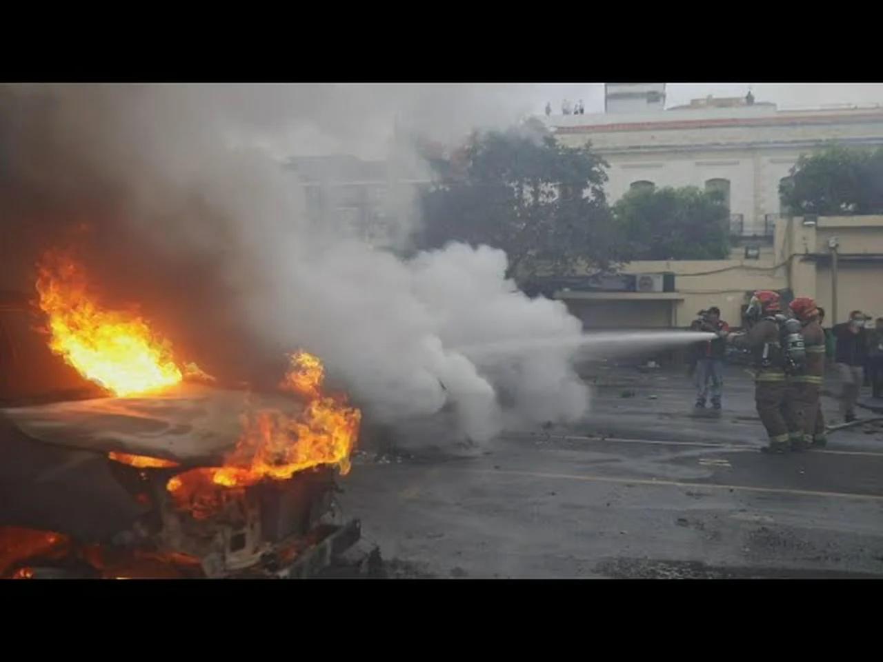 Guatemala: Riot police deployed after ex-soldiers storm congress ...