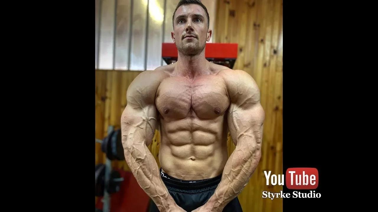 Huge Muscle Model Bodybuilder Joffrey Vassaux Pump Posing Styrke Studio