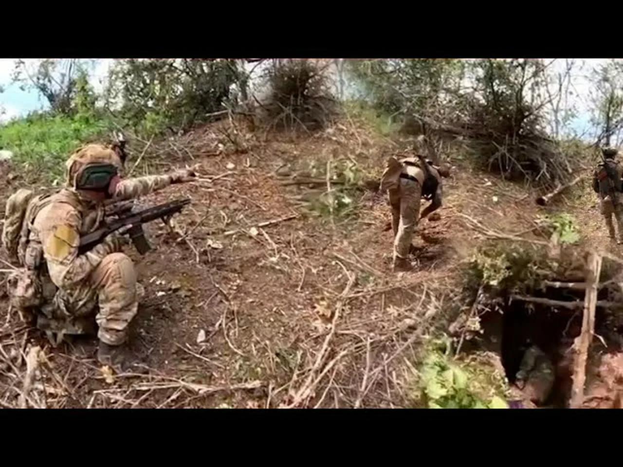 “Look at the Russians’ nest” Ukrainian soldiers show the captured ...