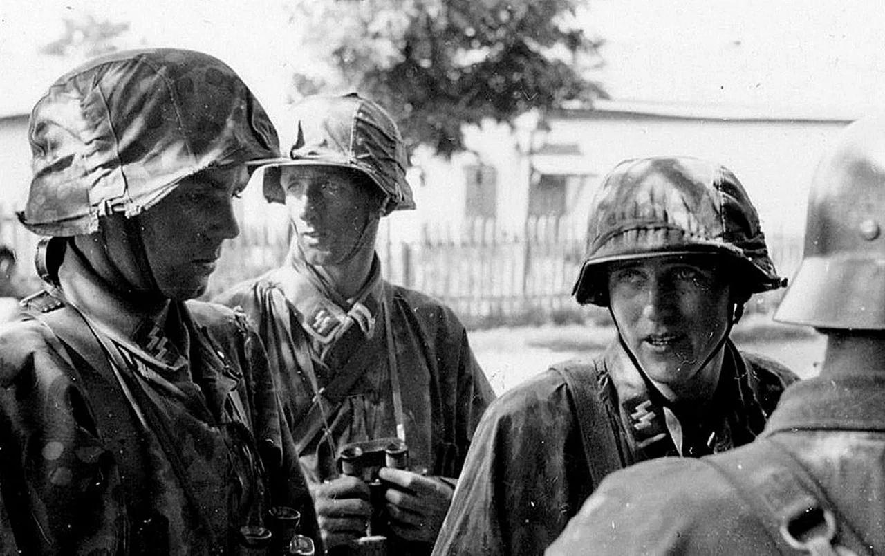 Germanic Volunteers In The Waffen SS ( 1942)