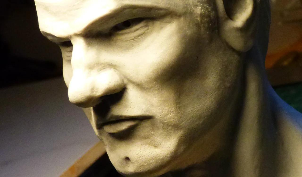 Sculpting in clay a classic style superman (timelapse)