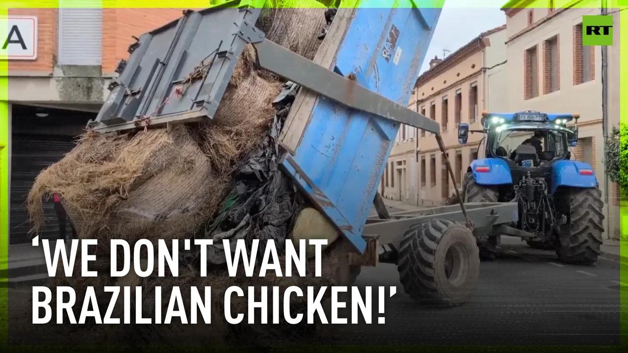 French farmers dump manure near govt buildings in protest against EU ...