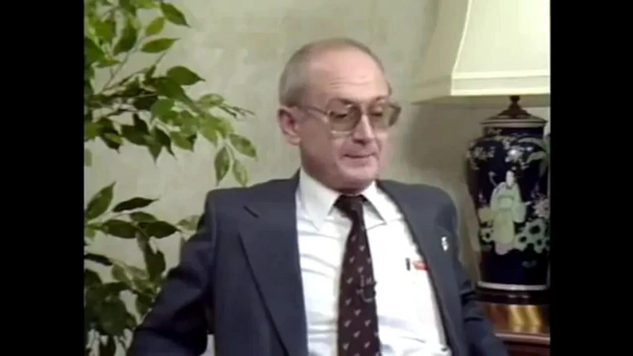 Former KGB Agent Yuri Bezmenov Explains How to Brainwash a Nation