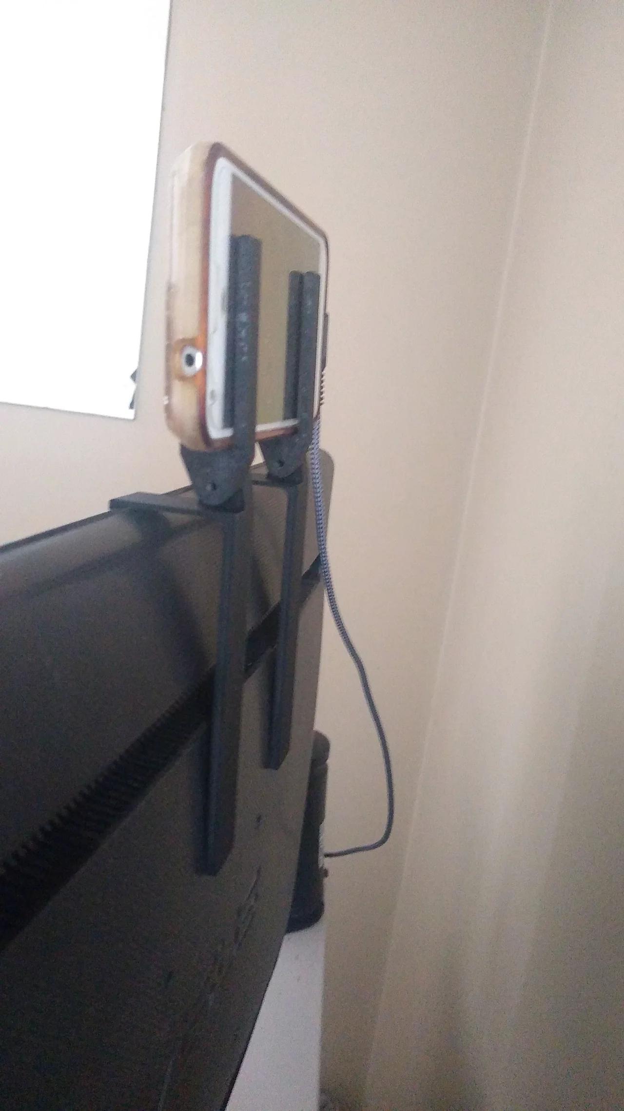 STL and FCSTD files for adjustable phone holder - 3D print