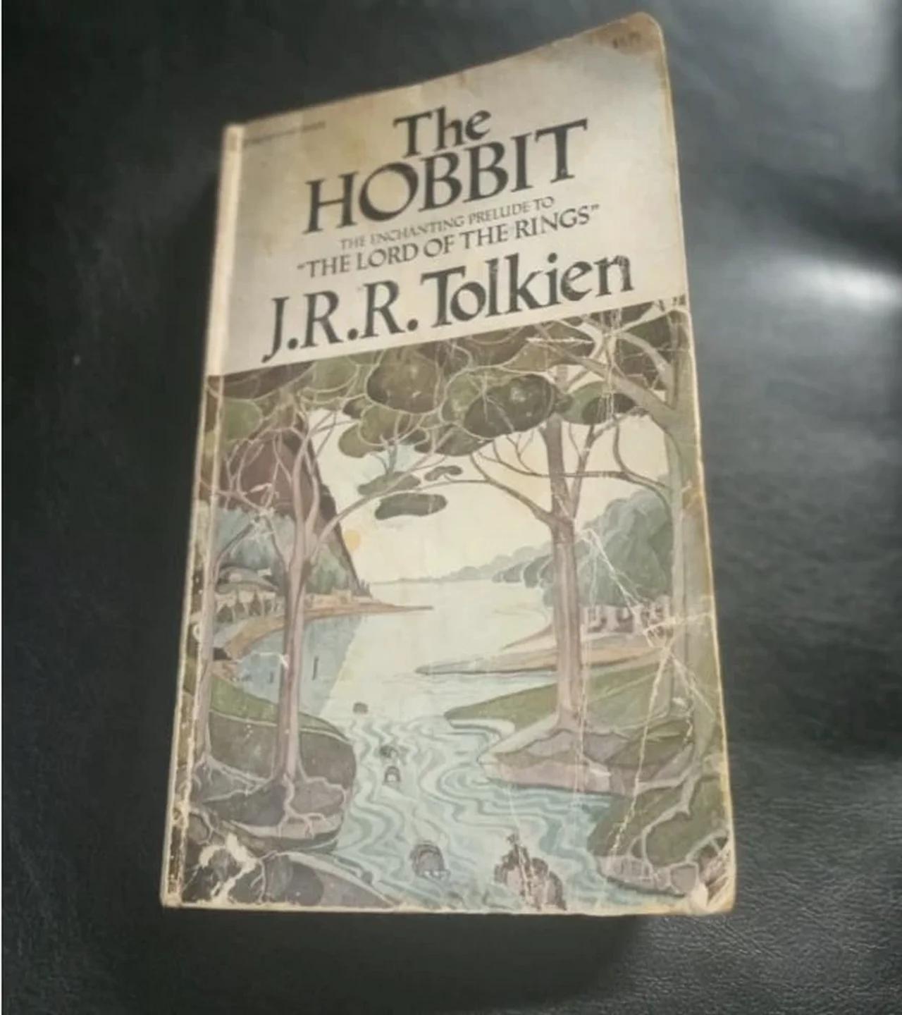 The Hobbit: Chapter 3 "a short rest" (Full Chapter) read by Kriswixx