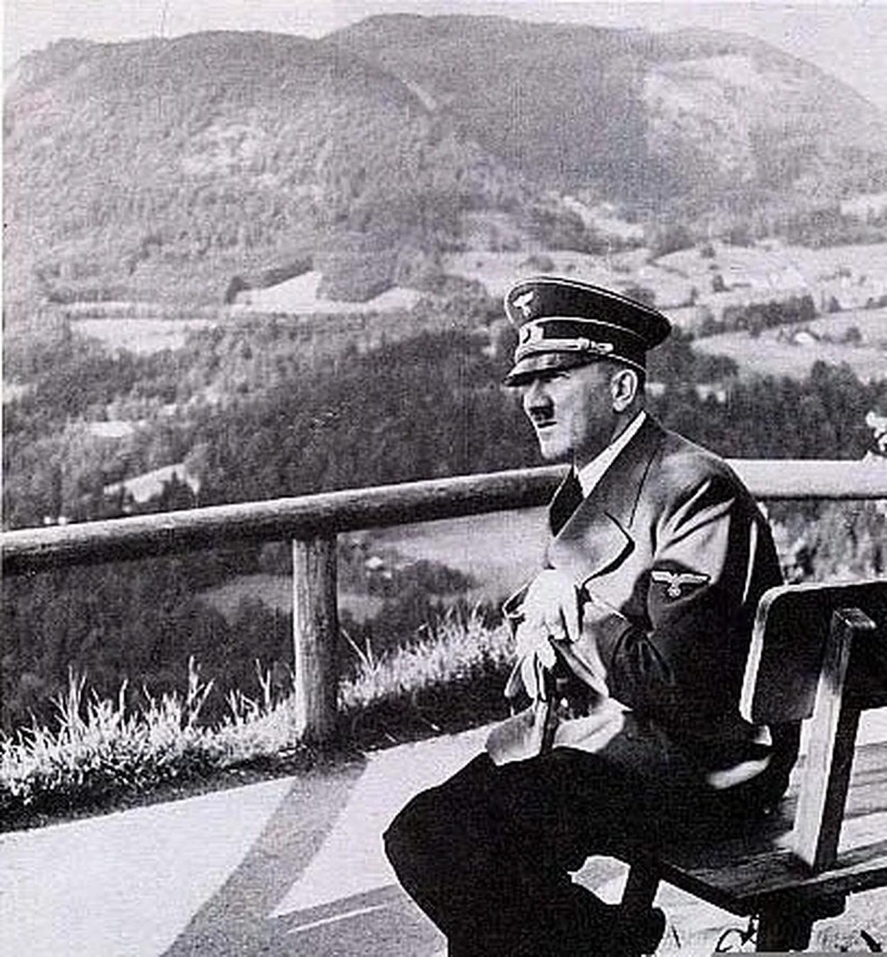 Adolf Hitler ·El camino de un Führer, la vida por una idea · NSDAP