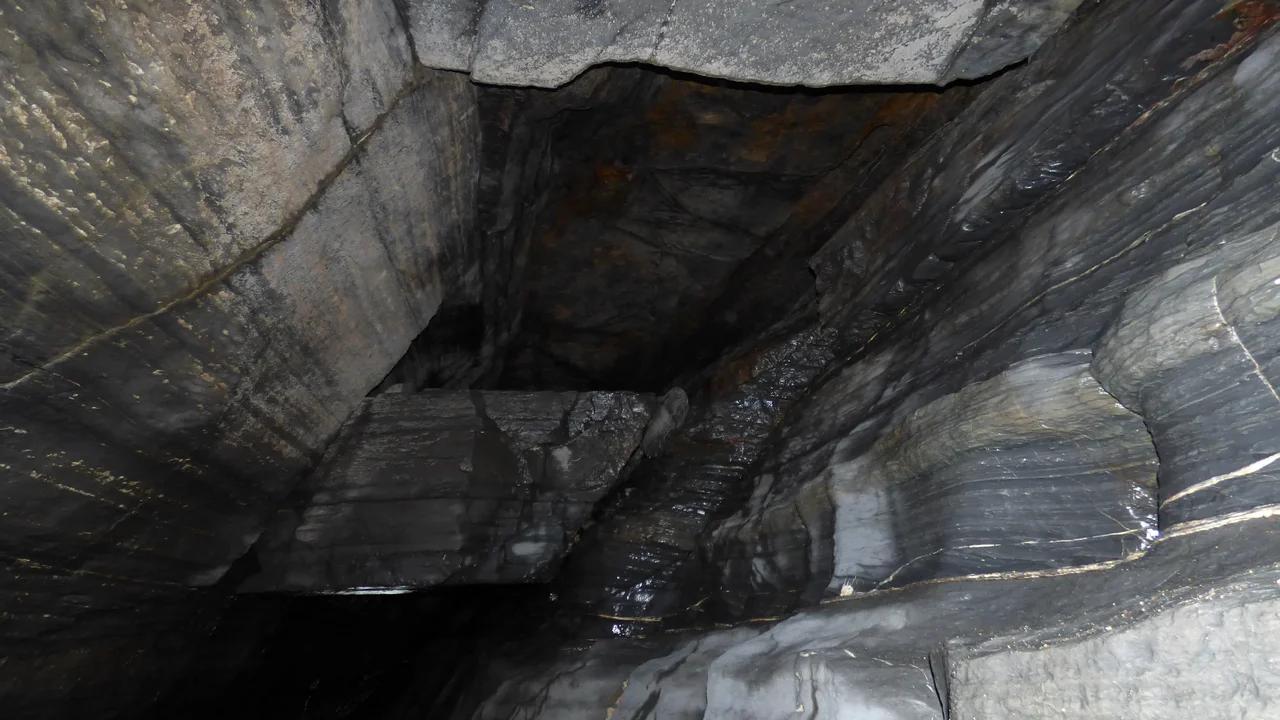 Wringcliff beach tunnel part 2, revisited with more light - natural ...