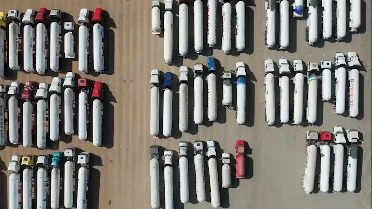 Peru: Tank trucks form long queues to fill up with LPG in Pisco over ...