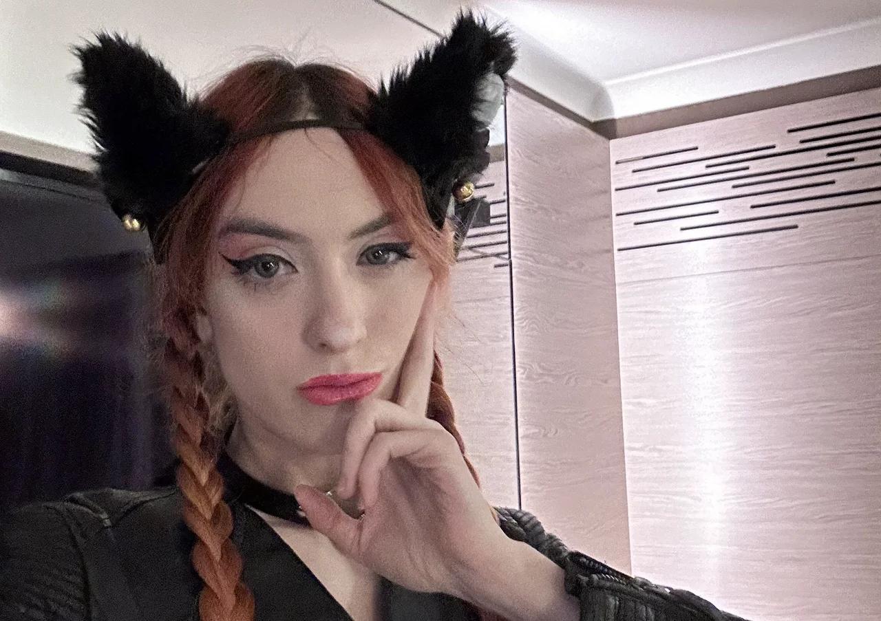 Trollcow as a catgirl ready for Halloween selfie 2