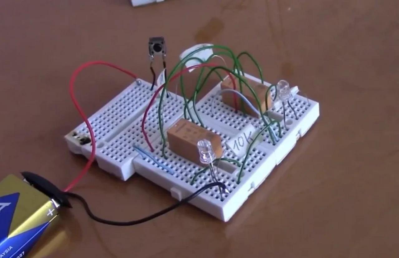 Interesting flip - flop circuit with relays and only one switch!