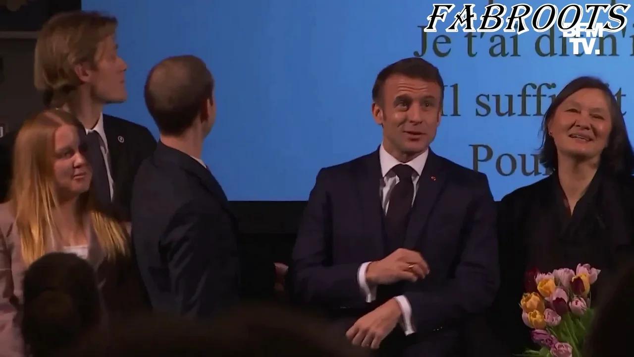Emmanuel Macron a poussé la chansonnette alors que les #agriculteurs ... Emmanuel Macron a poussé la chansonnette alors que les #agriculteurs ...