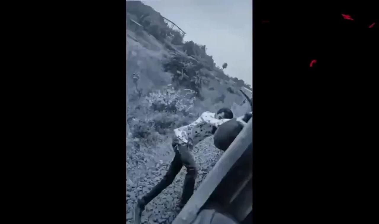 PAJEET VS TRAIN 😂🤡