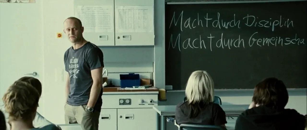 Die Welle (2008) - ein Film von Dennis Gansel mit Jürgen Vogel als Lehrer im Faschismus-Experiment