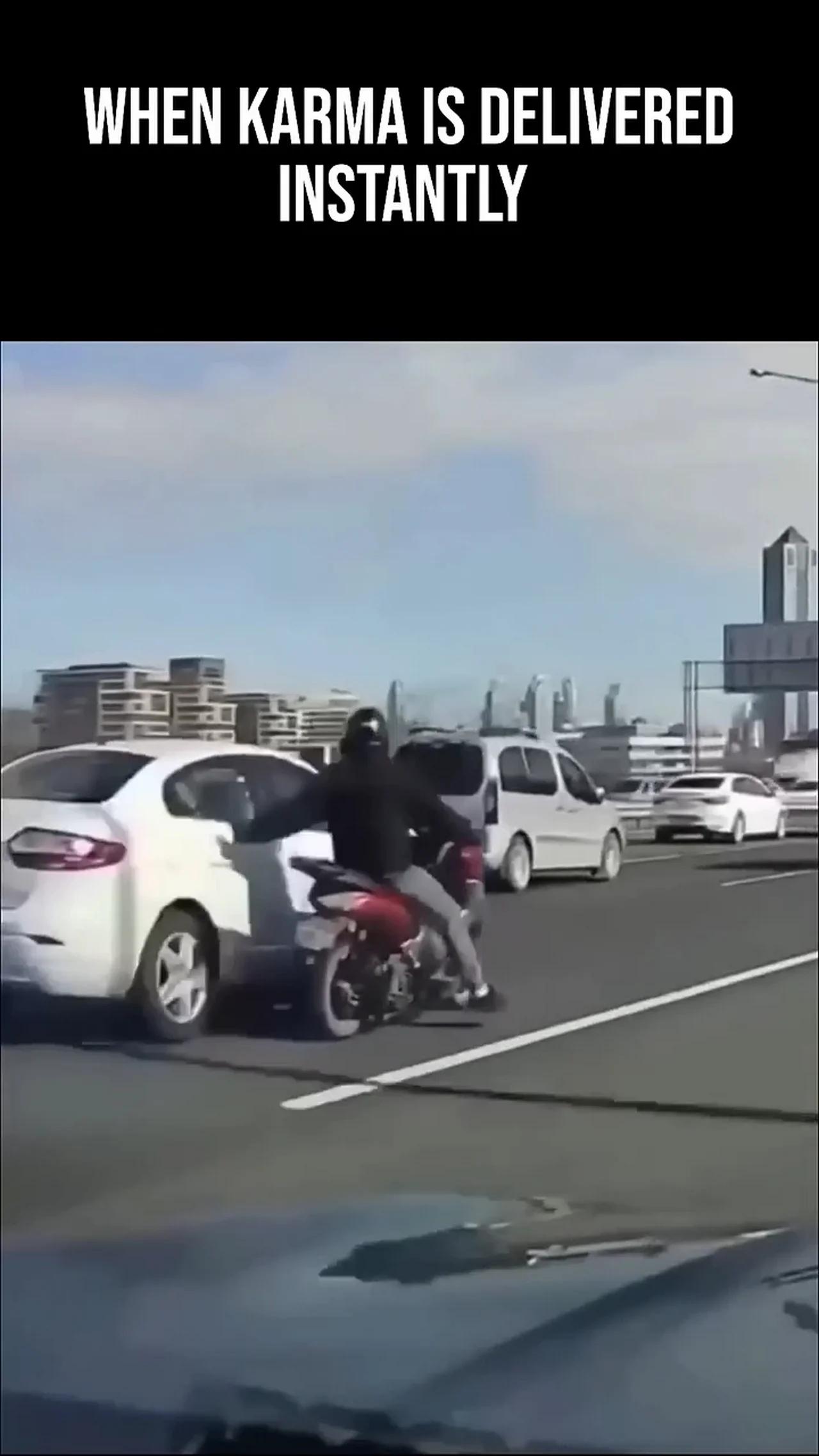 Когда карма не заставляет себя ждать. / When karma hits back at you ...