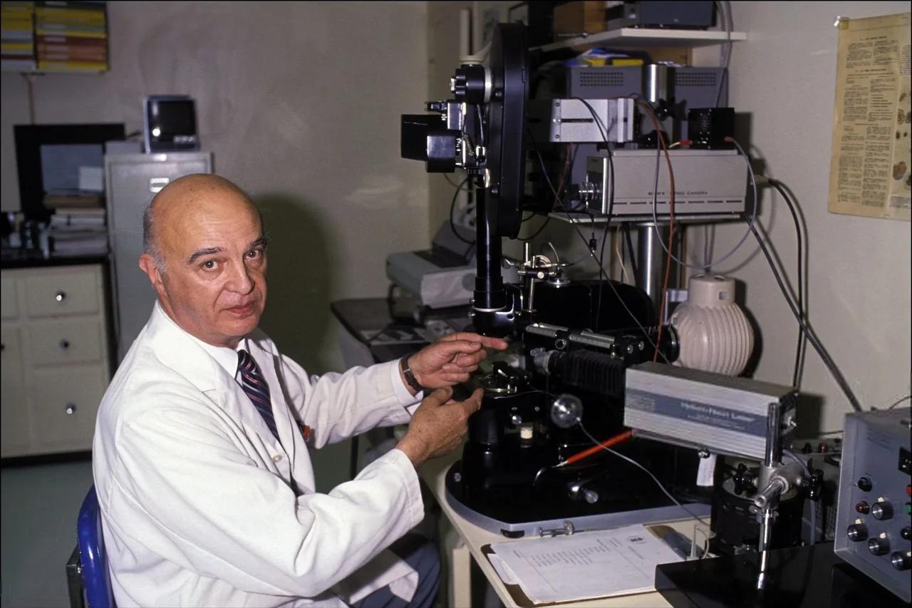 Gaston Naessens - El ciclo de la microzima o somátide