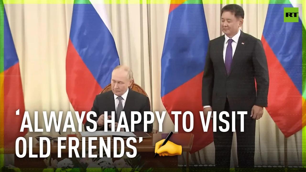 Putin signs book for honored guests in Ulaanbaatar