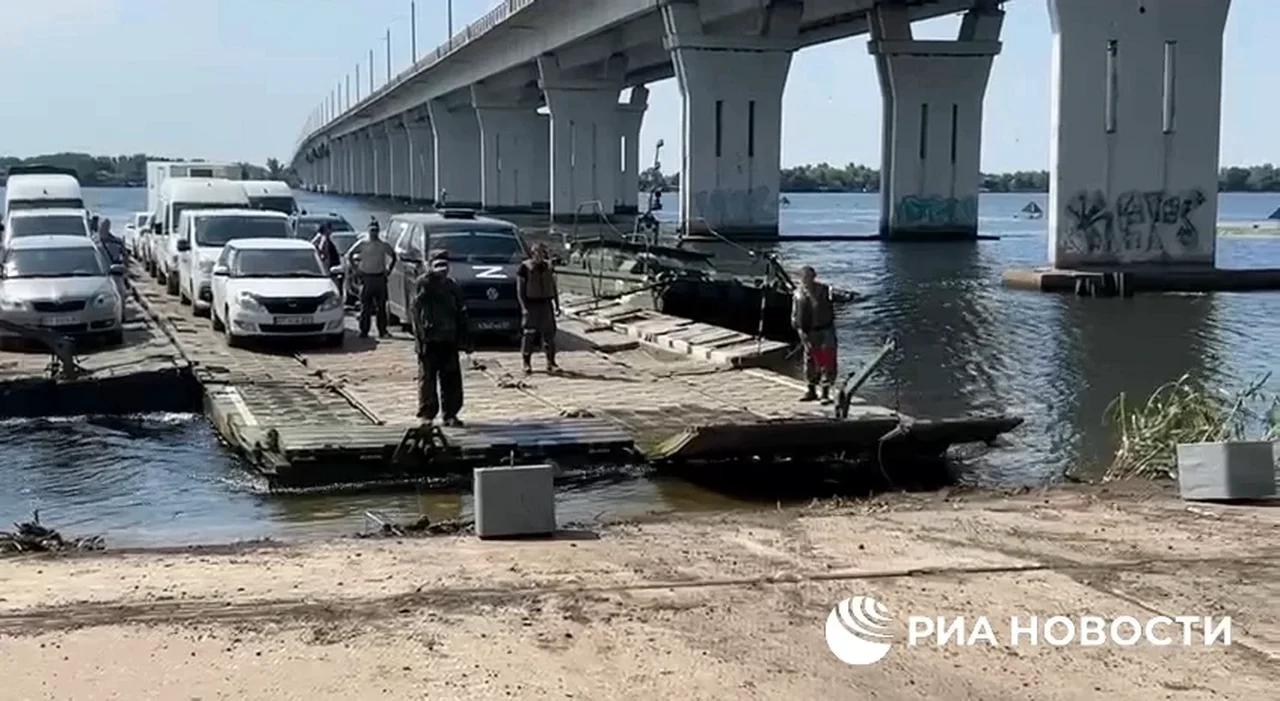 As kherson bridge is under repair after himars strike, Russians ferry ...