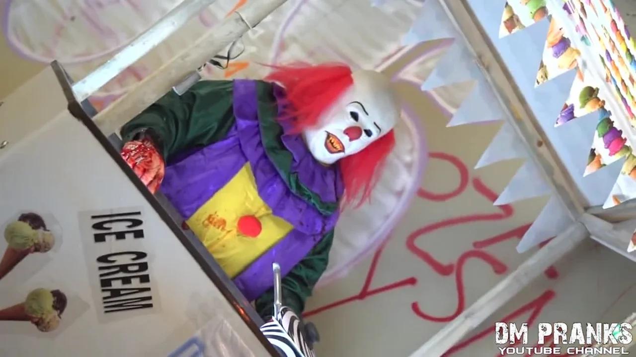 DM pranks killer clown 4